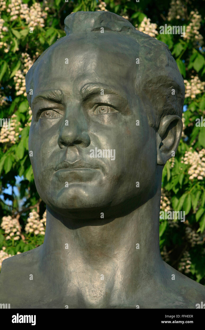 Statue of Soviet cosmonaut Alexey Leonov (1934) at Cosmonauts Alley in ...