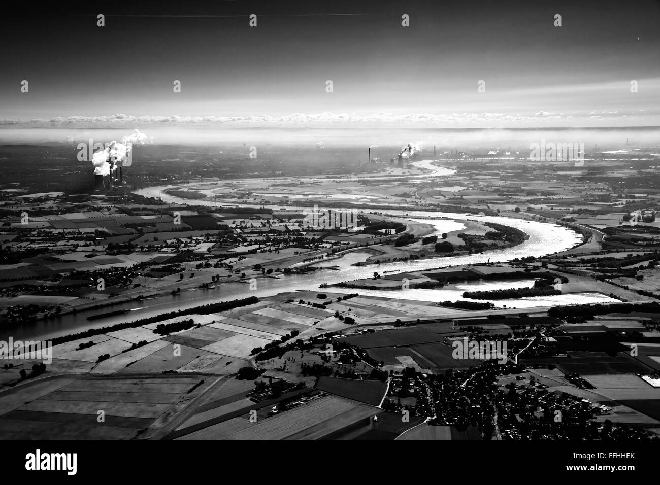 Aerial view, Rhine meander of Voerde and Duisburg seen from Rheinberg ...