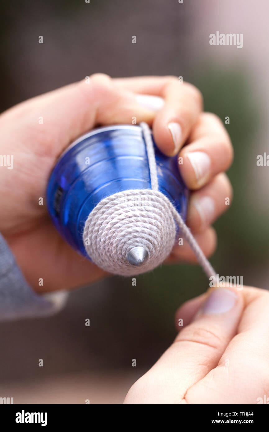 Spinning top with string store