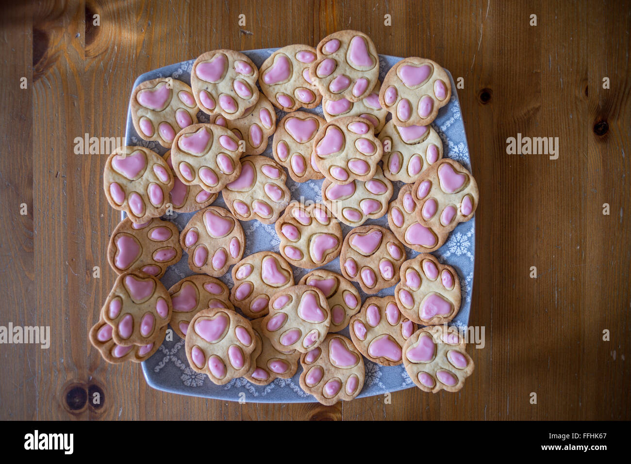 Paw shape hi-res stock photography and images - Alamy