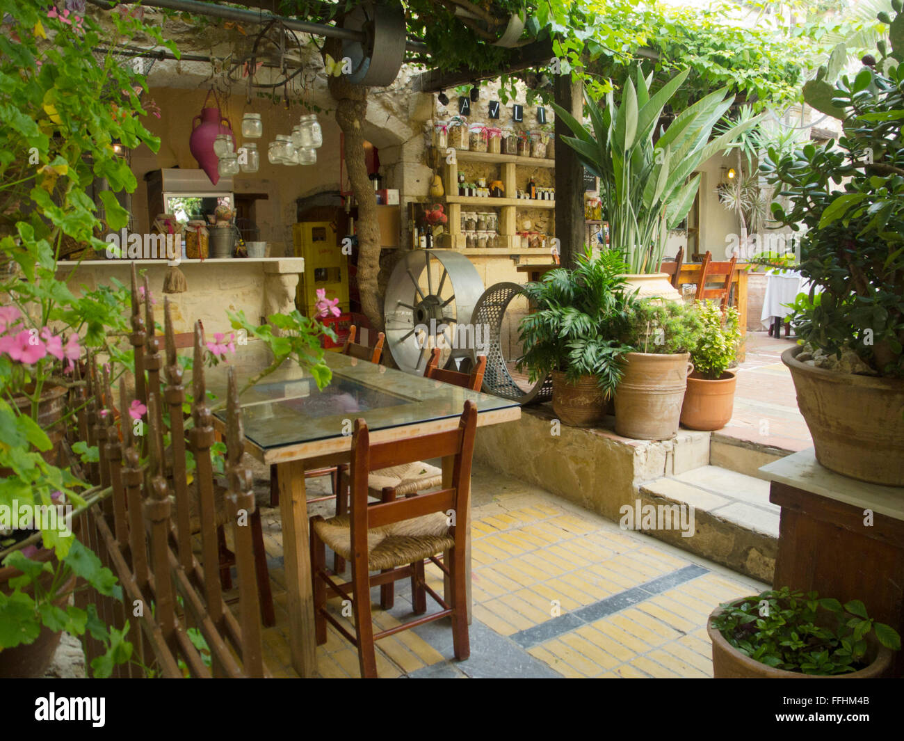 Avli crete hi-res stock photography and images - Alamy