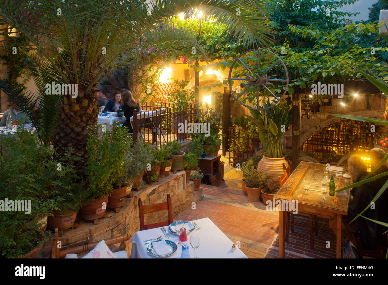 Griechenland, Kreta, Rethimnon, Restaurant Avli, der Garten im Innenhof ...
