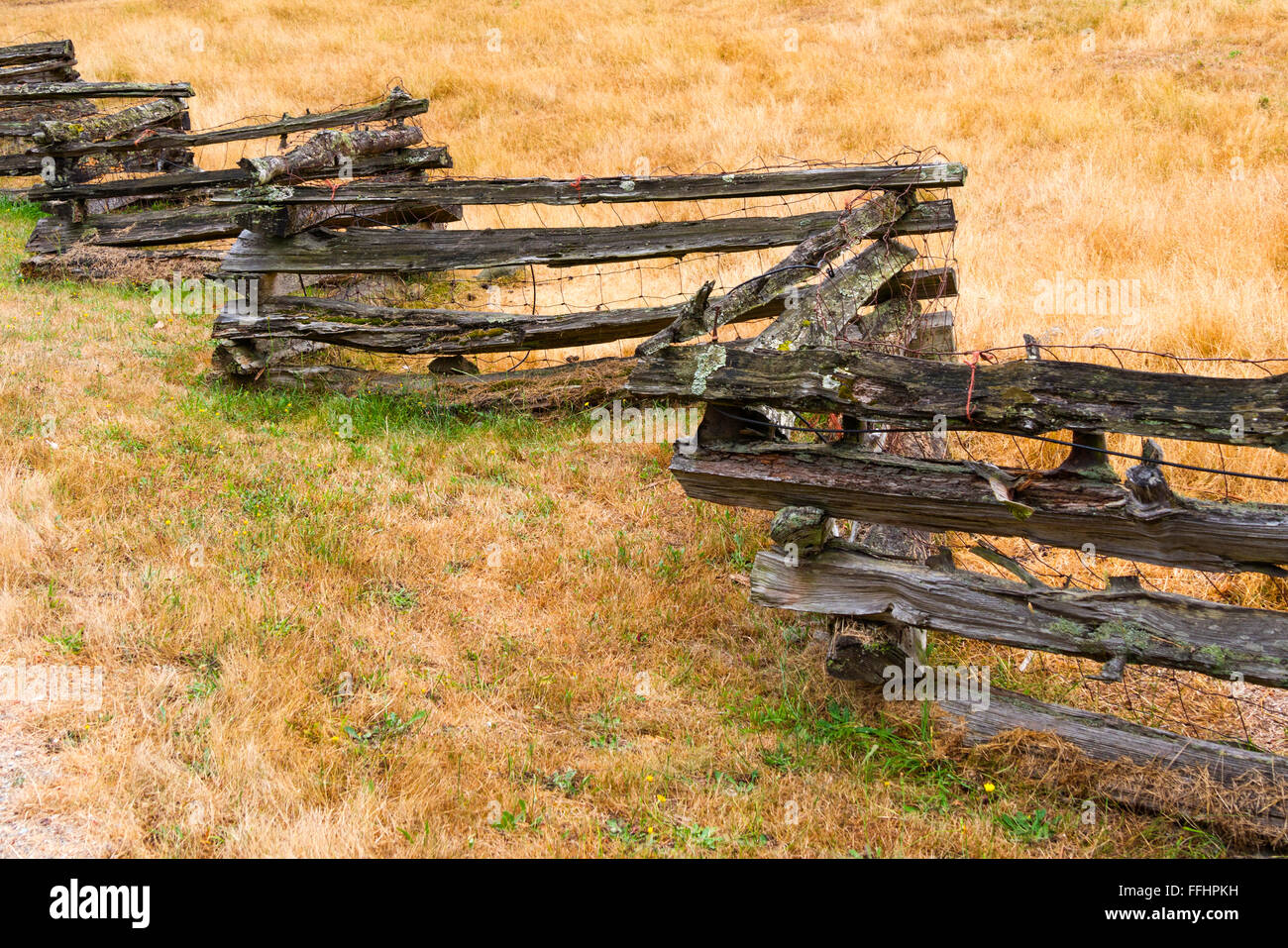 Western rustic wooden fence hi-res stock photography and images - Alamy