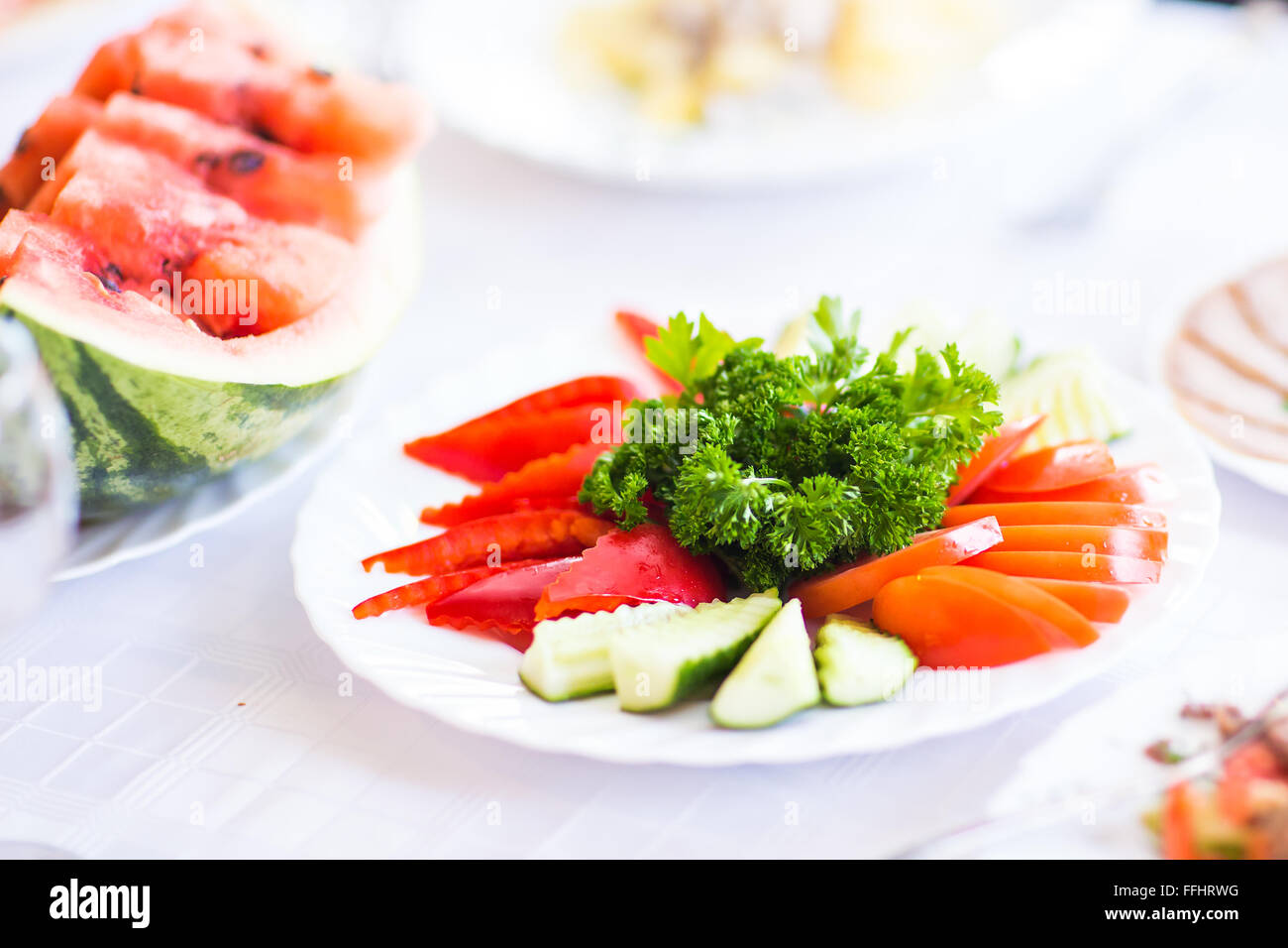table with fresh vegetables Stock Photo - Alamy