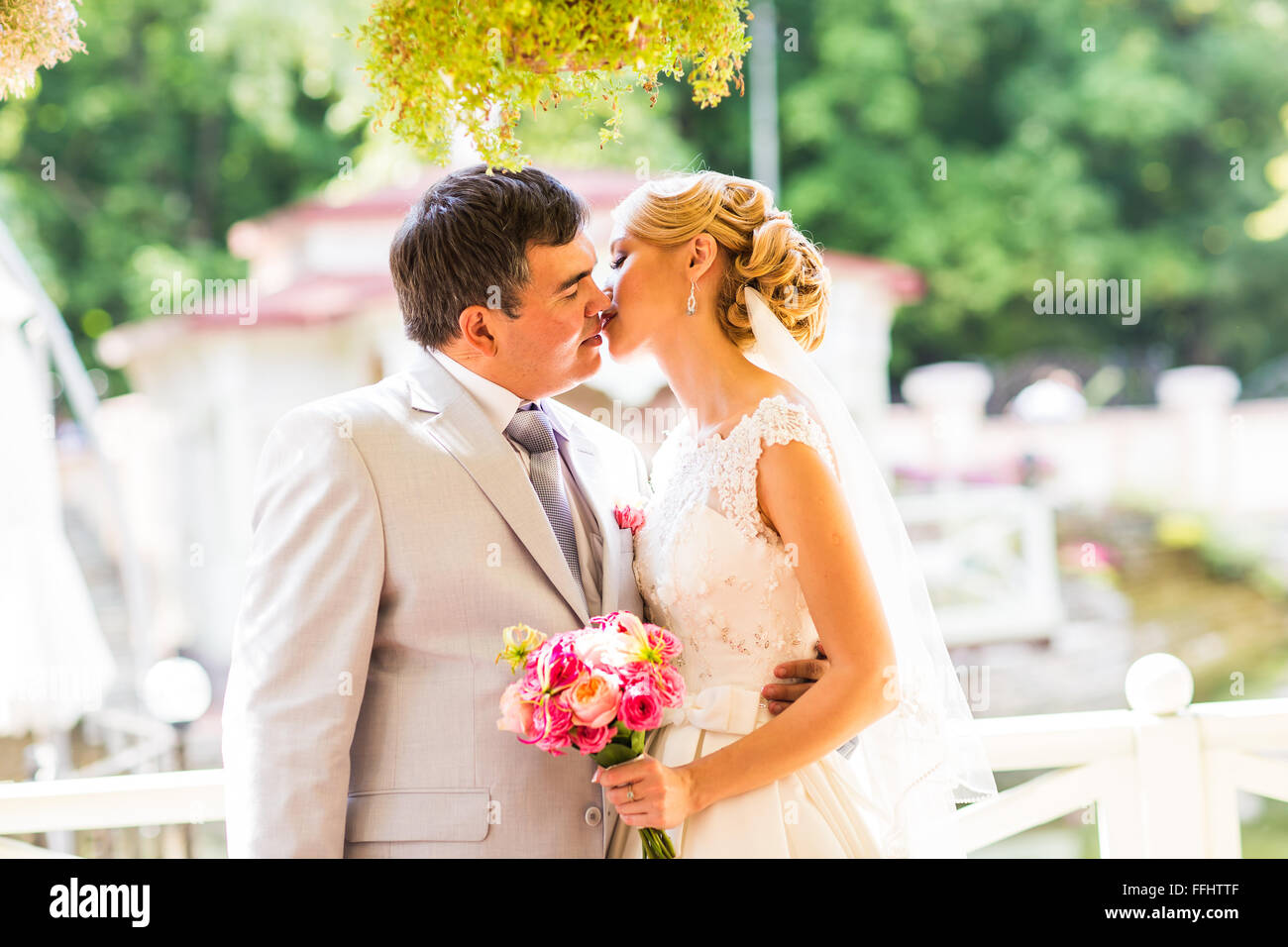 Wedding, Beautiful Romantic Bride and Groom Kissing and Embracing Stock ...