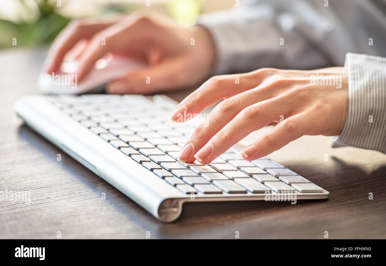 Female office worker typing on the keyboard Stock Photo - Alamy