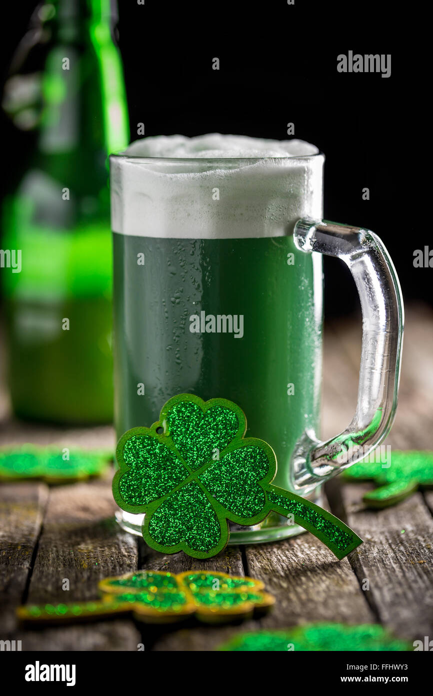 Shamrock beer hi-res stock photography and images - Alamy
