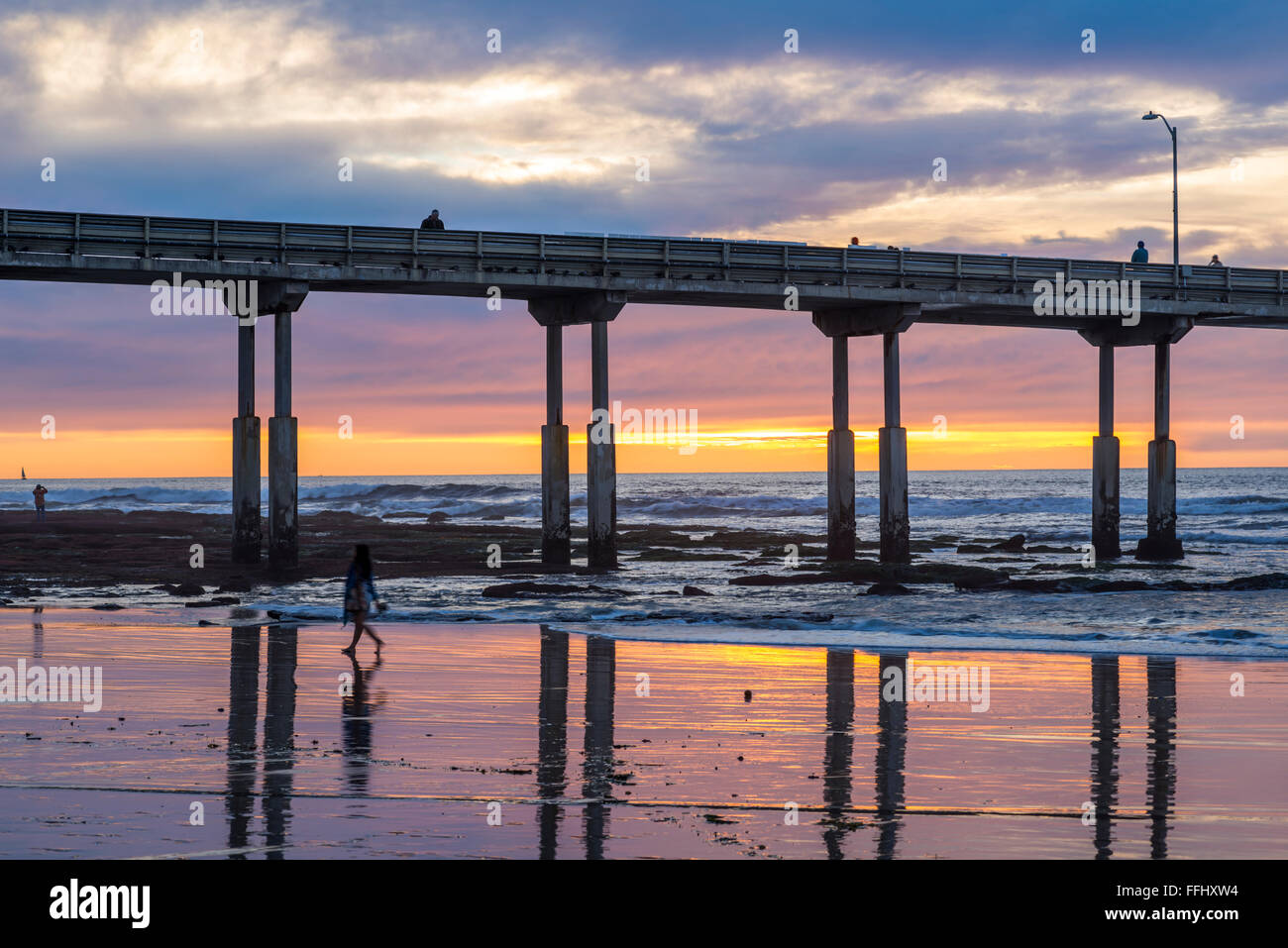 Winter sunset with view of the Ocean Beach Pier. Ocean Beach, San Diego ...