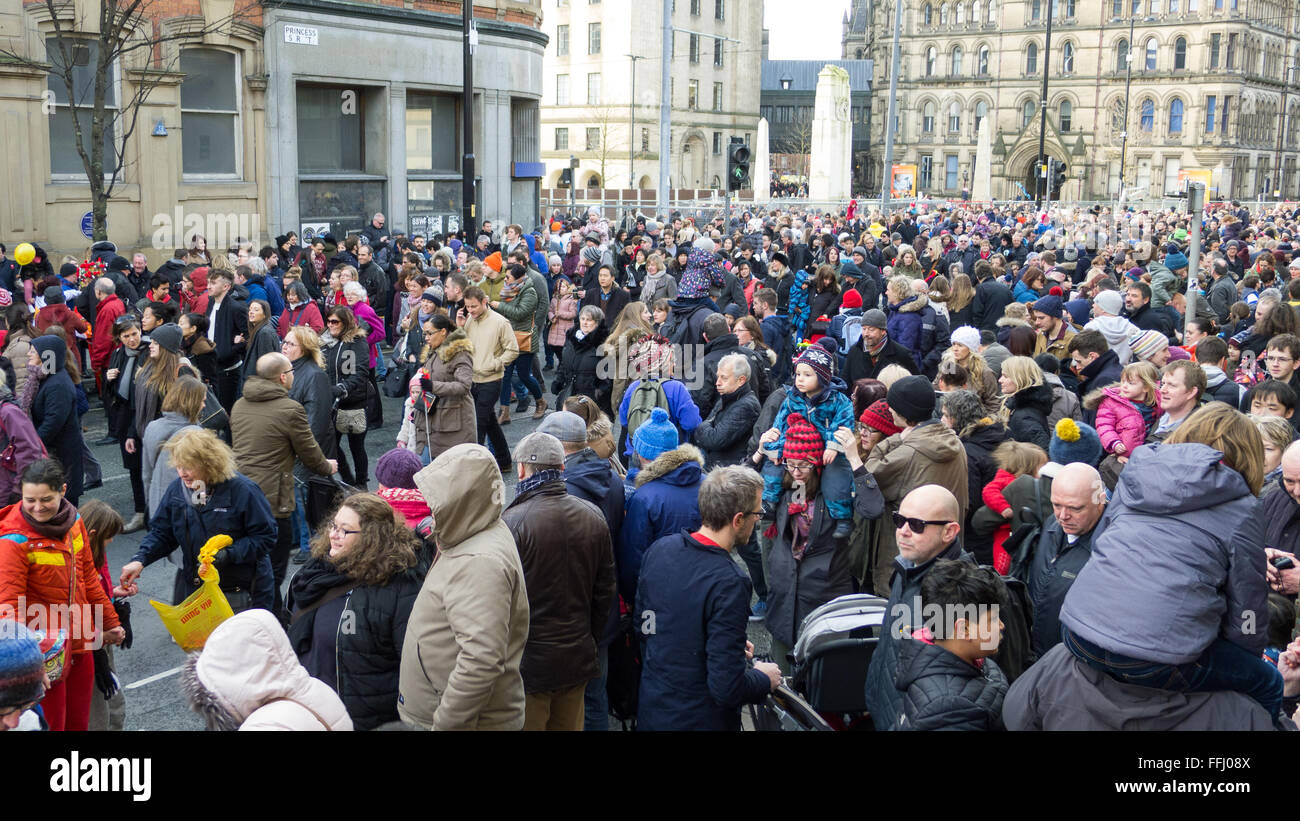 Crowds watching Chinese New Year parade in Manchester Stock Photo - Alamy