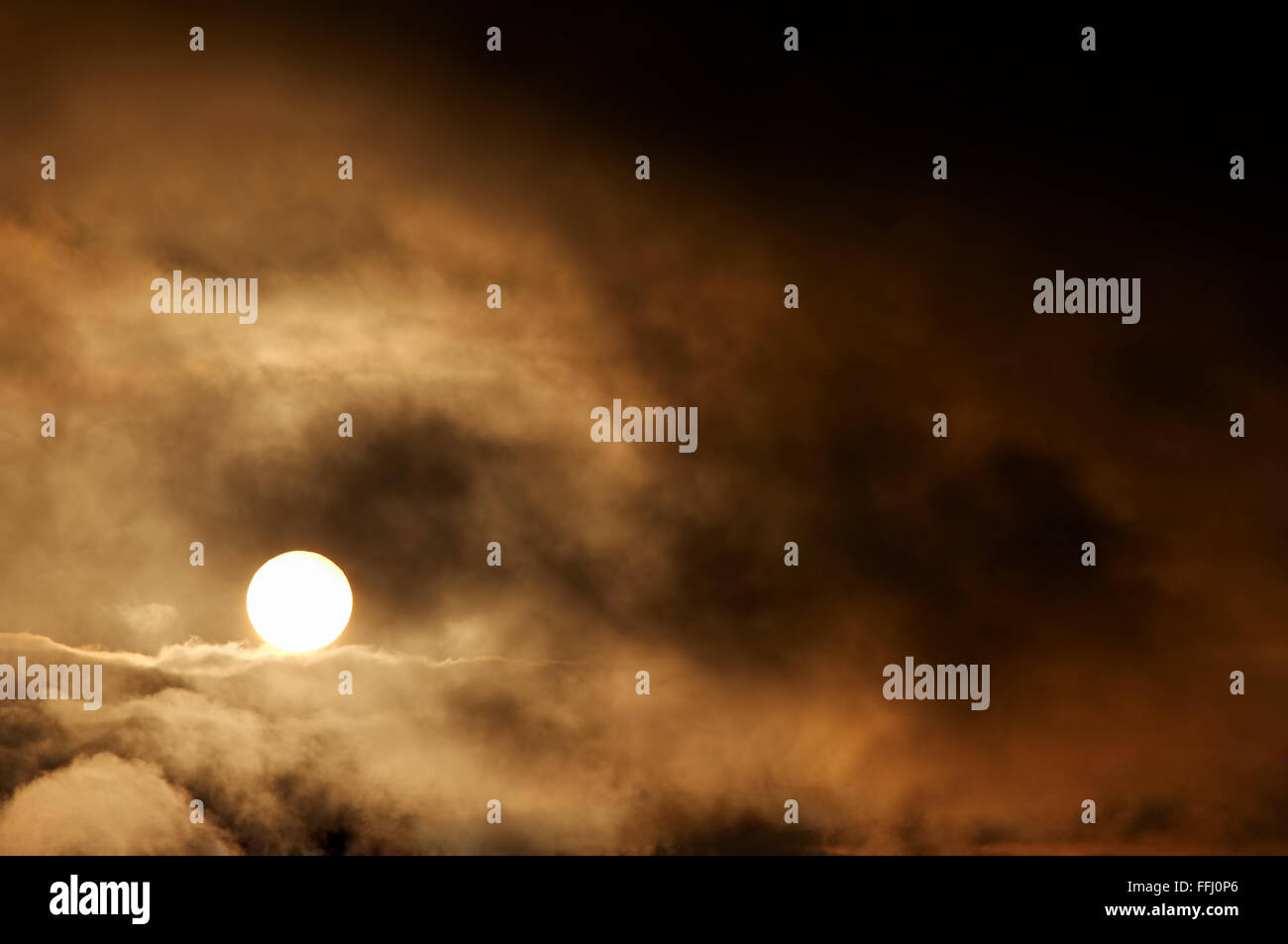 Dark and moody sunset hi-res stock photography and images - Alamy