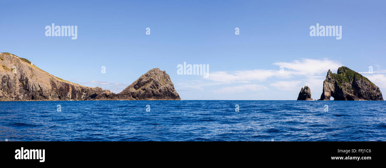 Hole in the rock zealand hi-res stock photography and images - Alamy