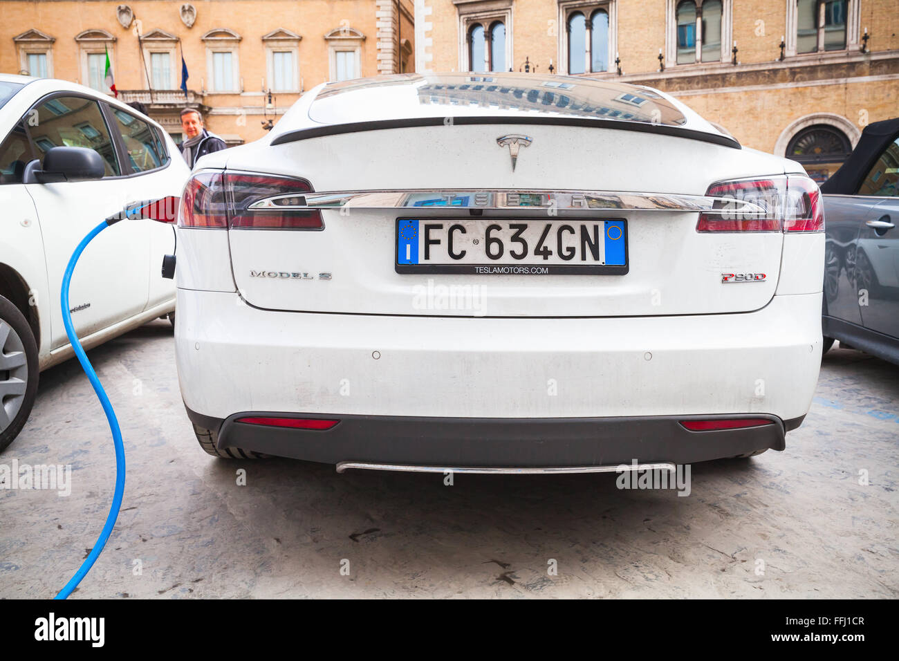 Tesla ev charging hi-res stock photography and images - Alamy