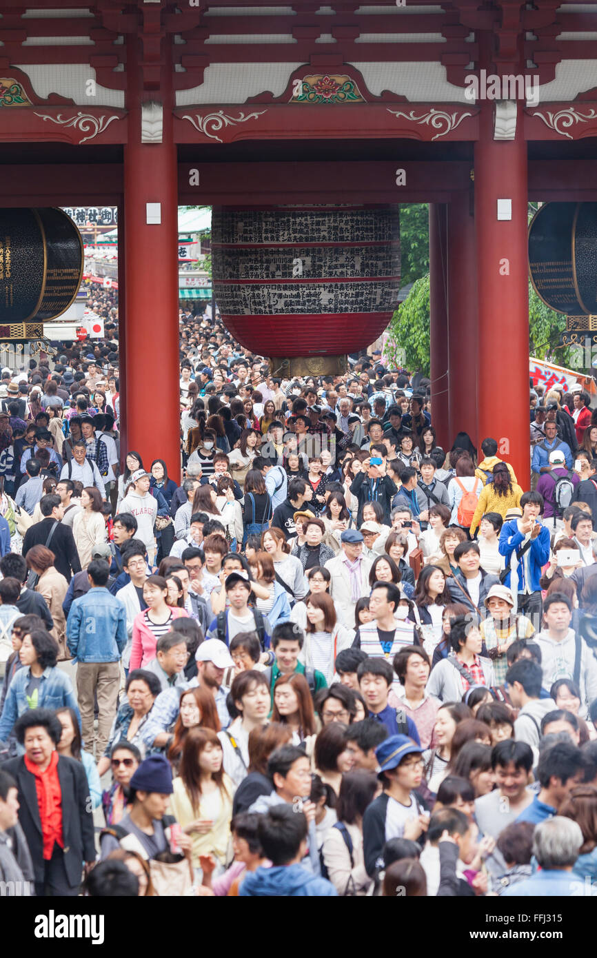 TOKYO, JAPAN -MAY 2: Crowd of japanese people walking around the most ...
