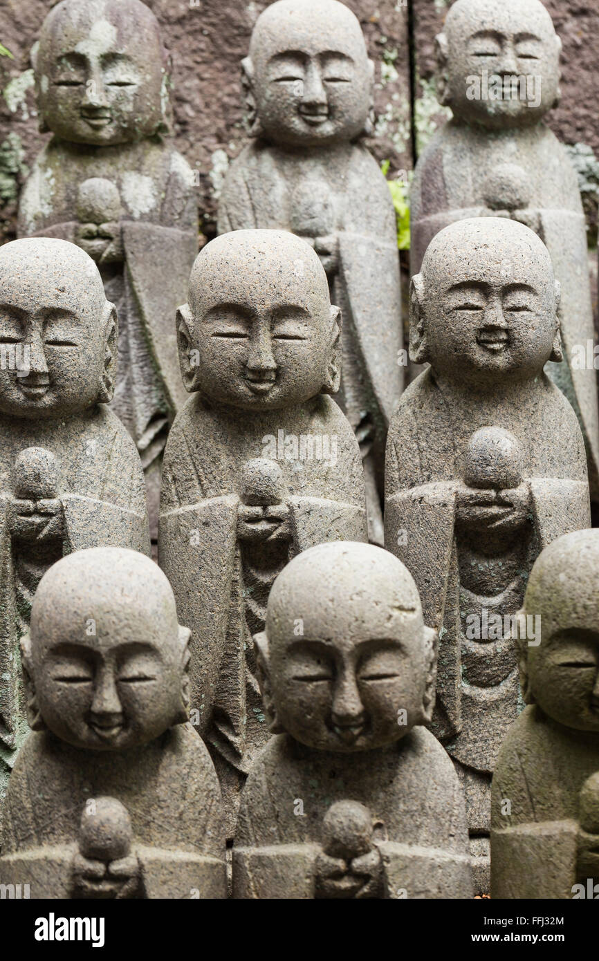 Statues at Japanese temple Stock Photo - Alamy