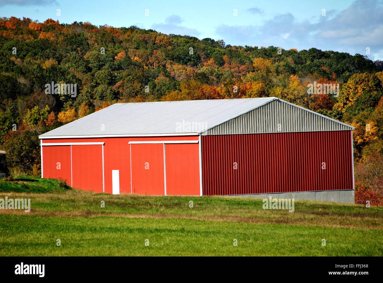 Country Red Barn Stock Photo - Alamy