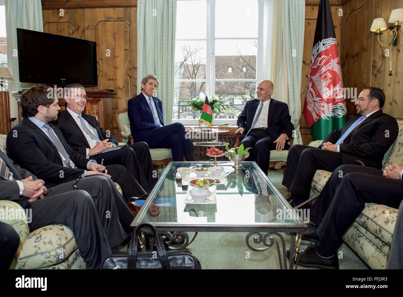 John kerry and ashraf ghani hi-res stock photography and images - Alamy