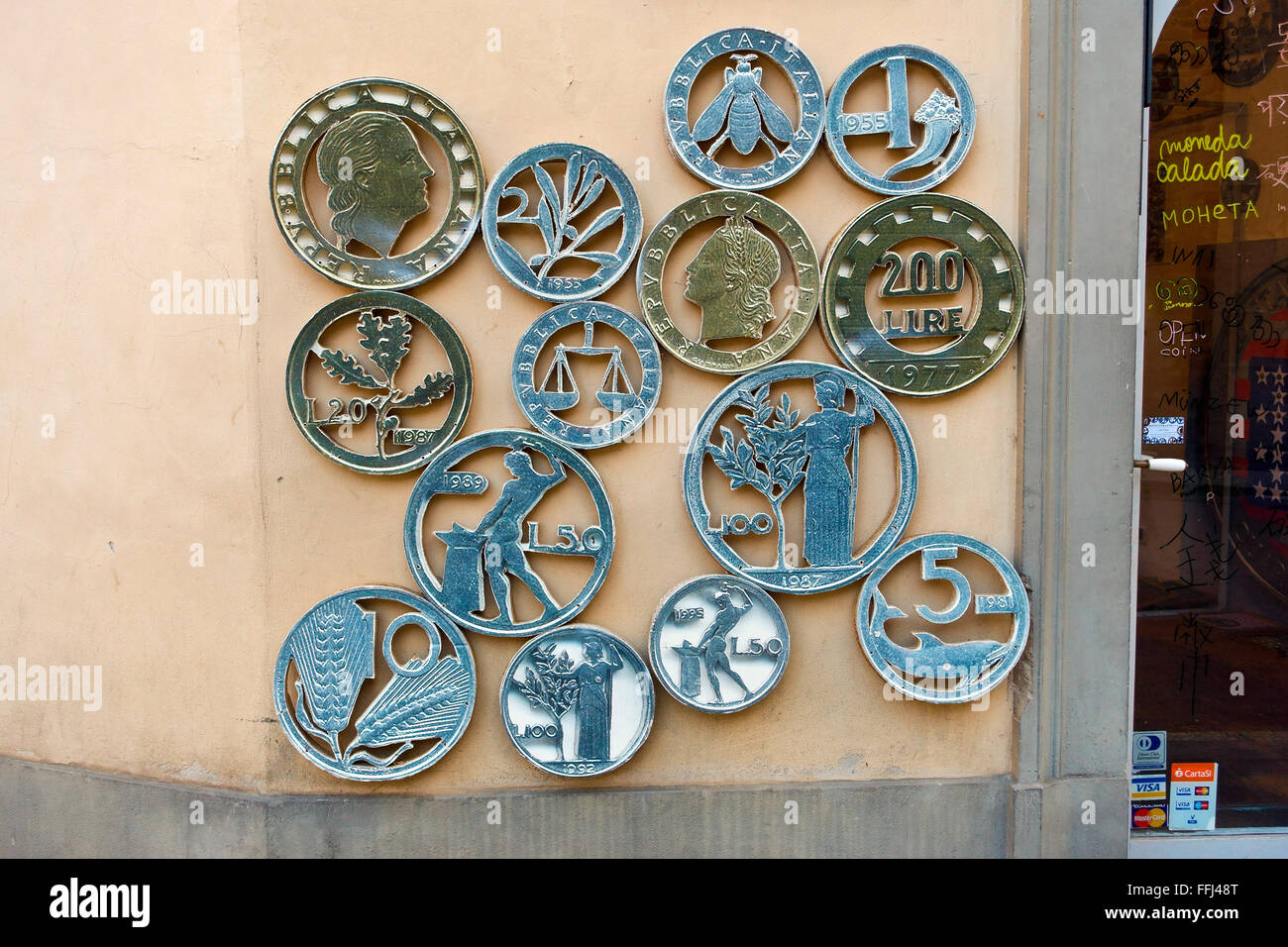 Europe antique store front hi-res stock photography and images - Alamy