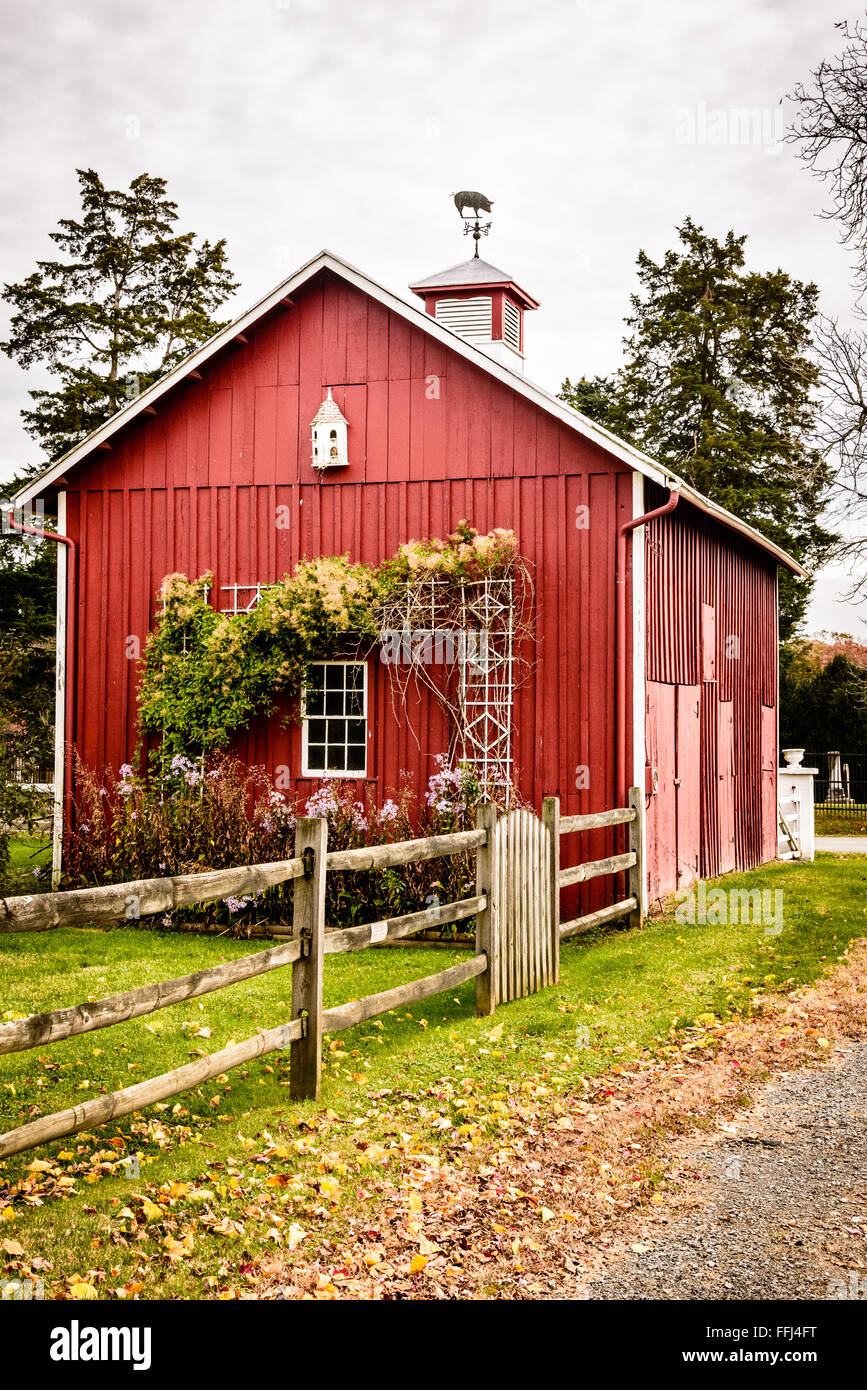 Small Red Barn, South Hamilton Street, Middleburg, Virginia Stock Photo ...