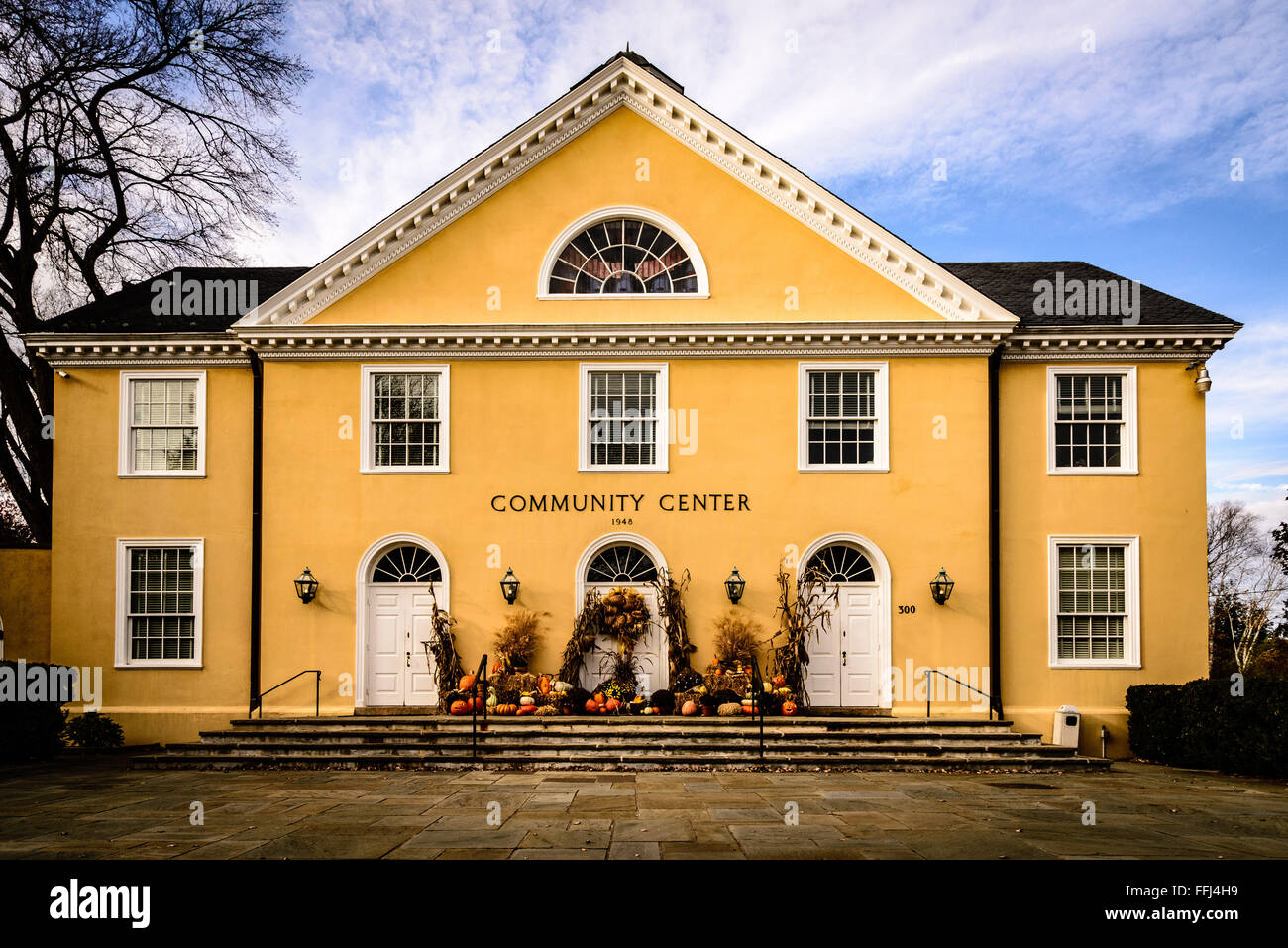 Community center hi-res stock photography and images - Alamy