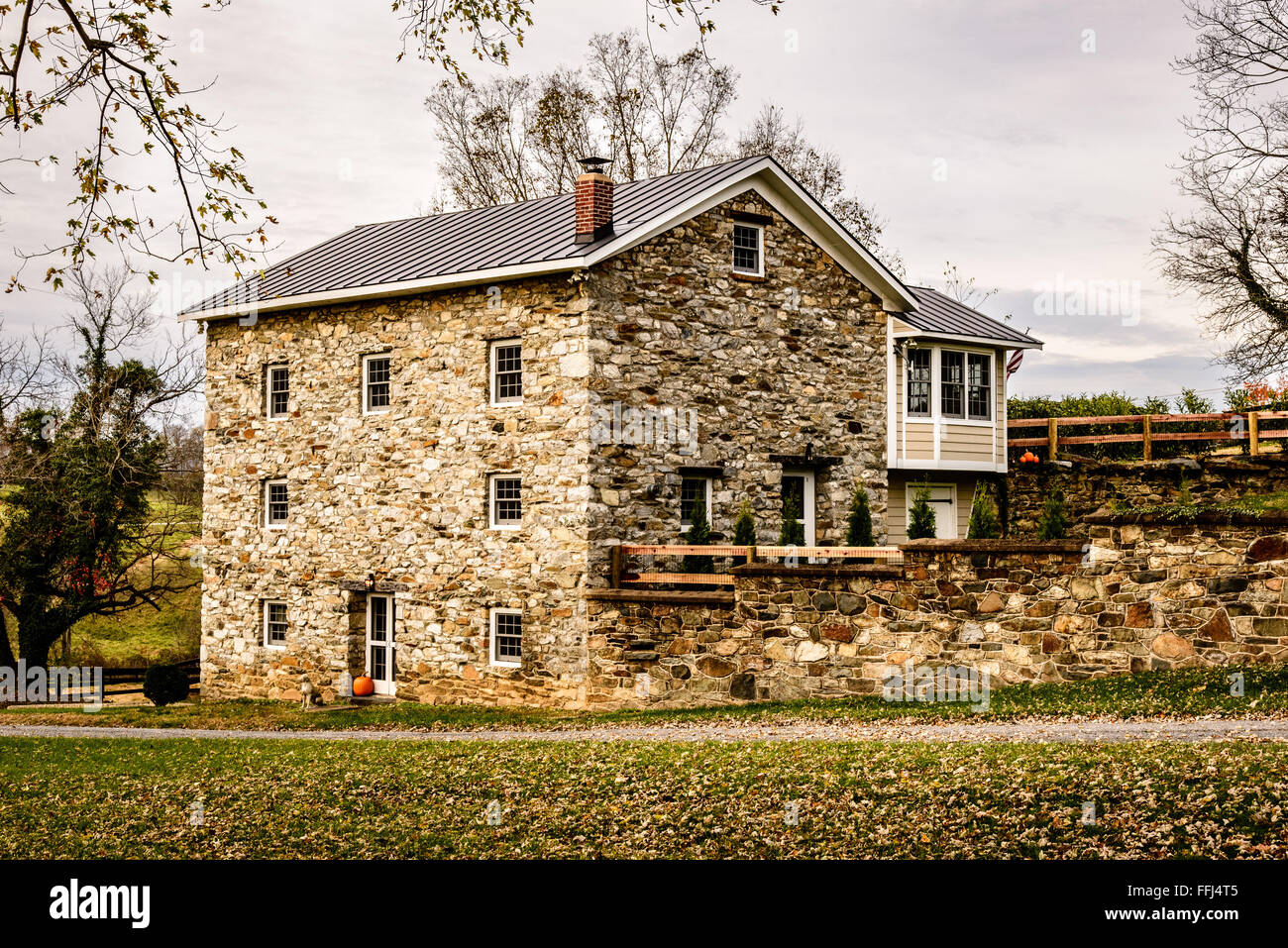 1850s granary hi-res stock photography and images - Alamy
