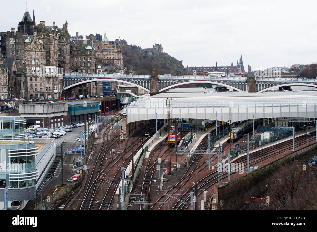 Edinburgh train station hi-res stock photography and images - Alamy
