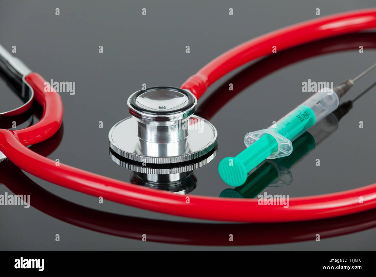 Green medical stethoscope red hi-res stock photography and images - Alamy