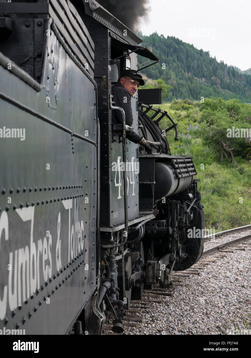Steam locomotive engine 484 on the track, Cumbres & Toltec Scenic ...