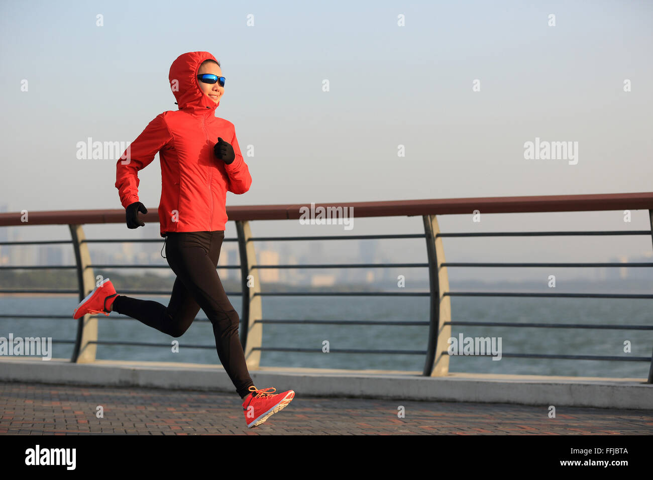 young fitness woman jumping rope at seaside Stock Photo - Alamy