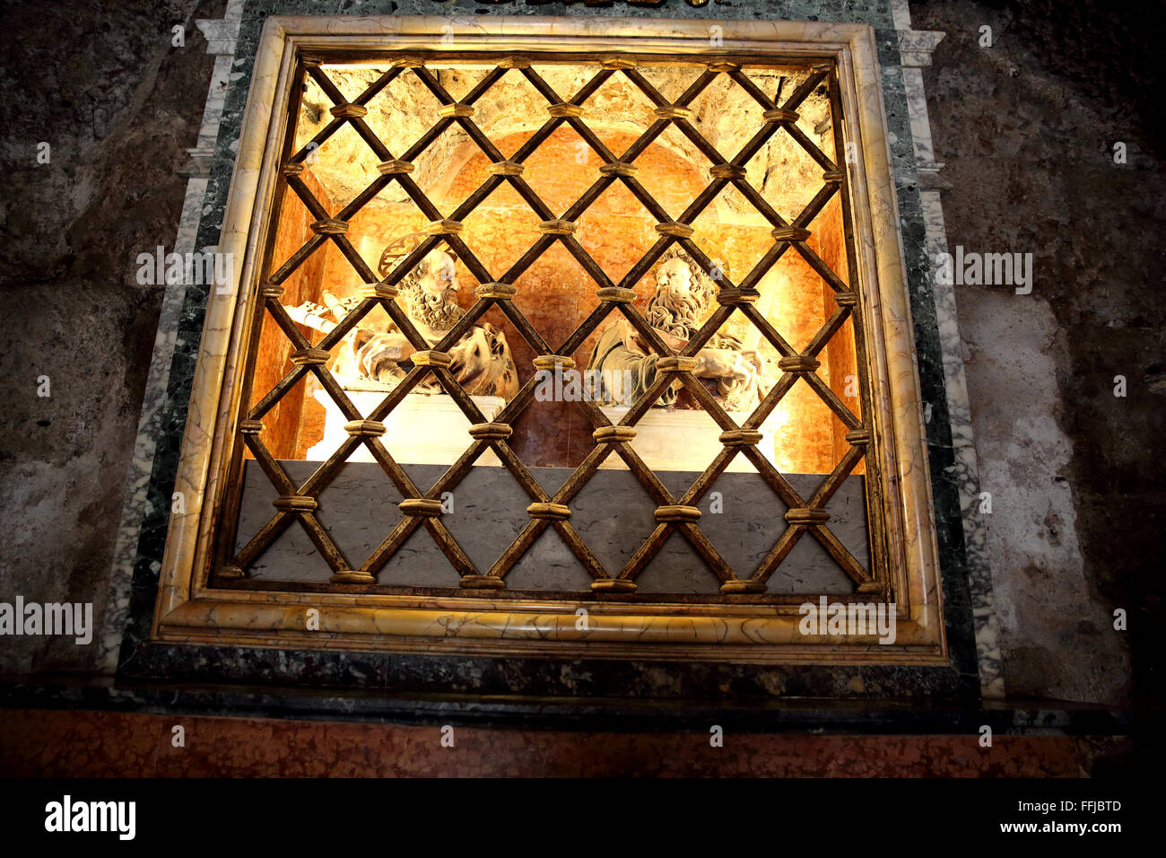 Two busts in the Mamertine Prison in Rome Stock Photo - Alamy