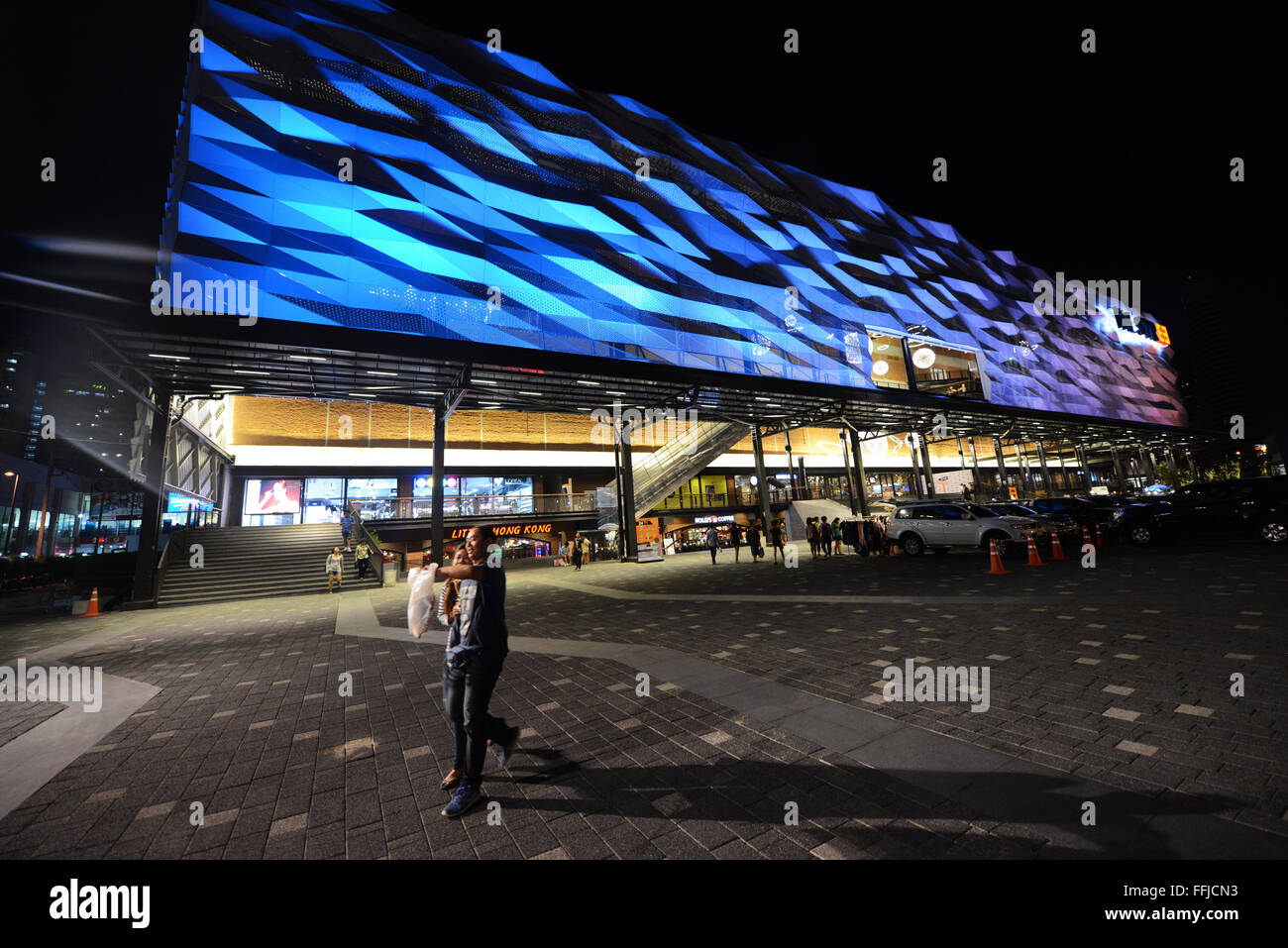 The street ratchada shopping mall hi-res stock photography and images ...