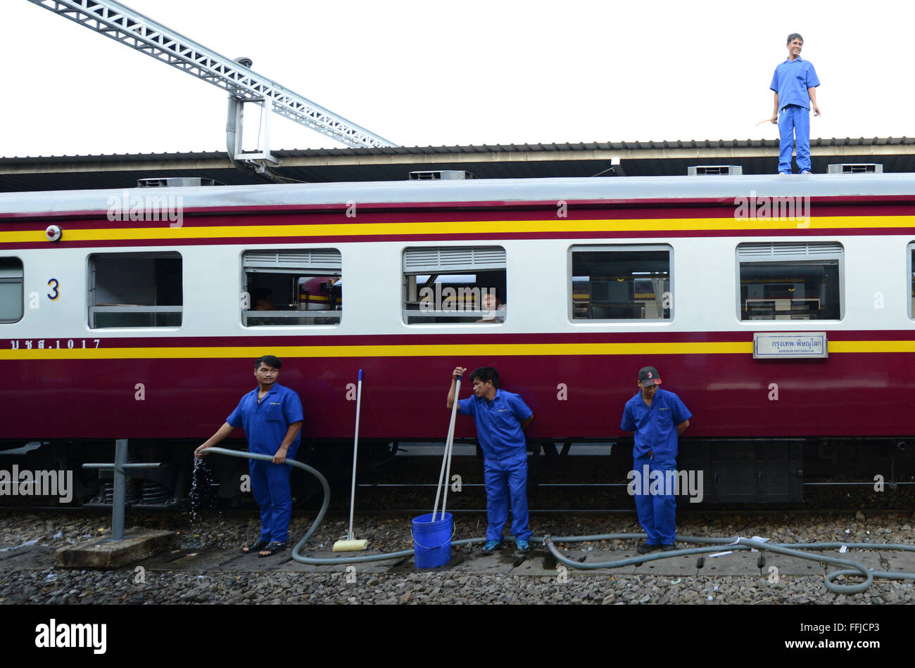 Railway cleaning hi-res stock photography and images - Alamy