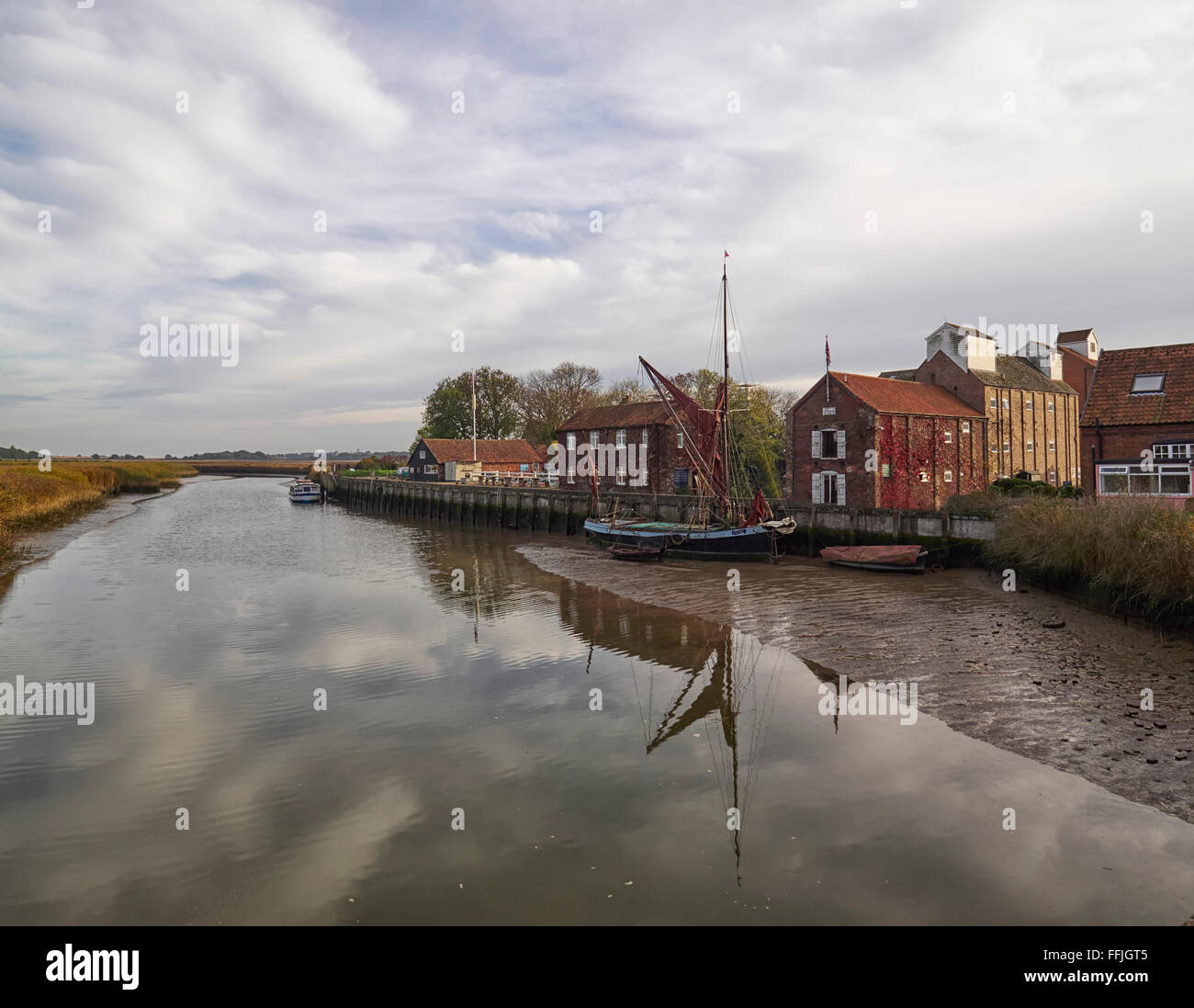 Suffolk Aldeburgh Snape Maltings and river Alde Stock Photo - Alamy