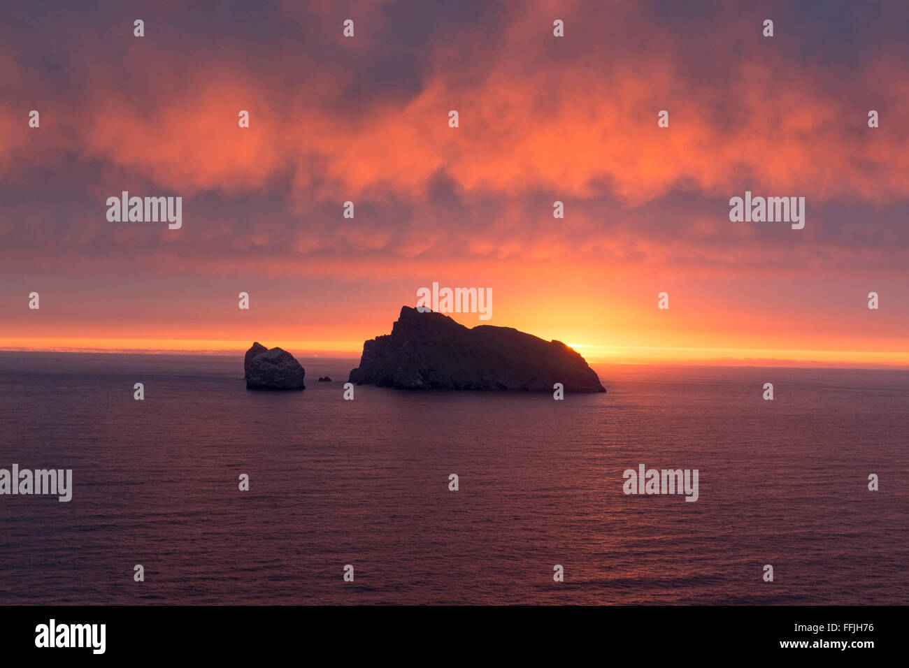 st kilda archipelago atlantic boreray sunrise Stock Photo - Alamy