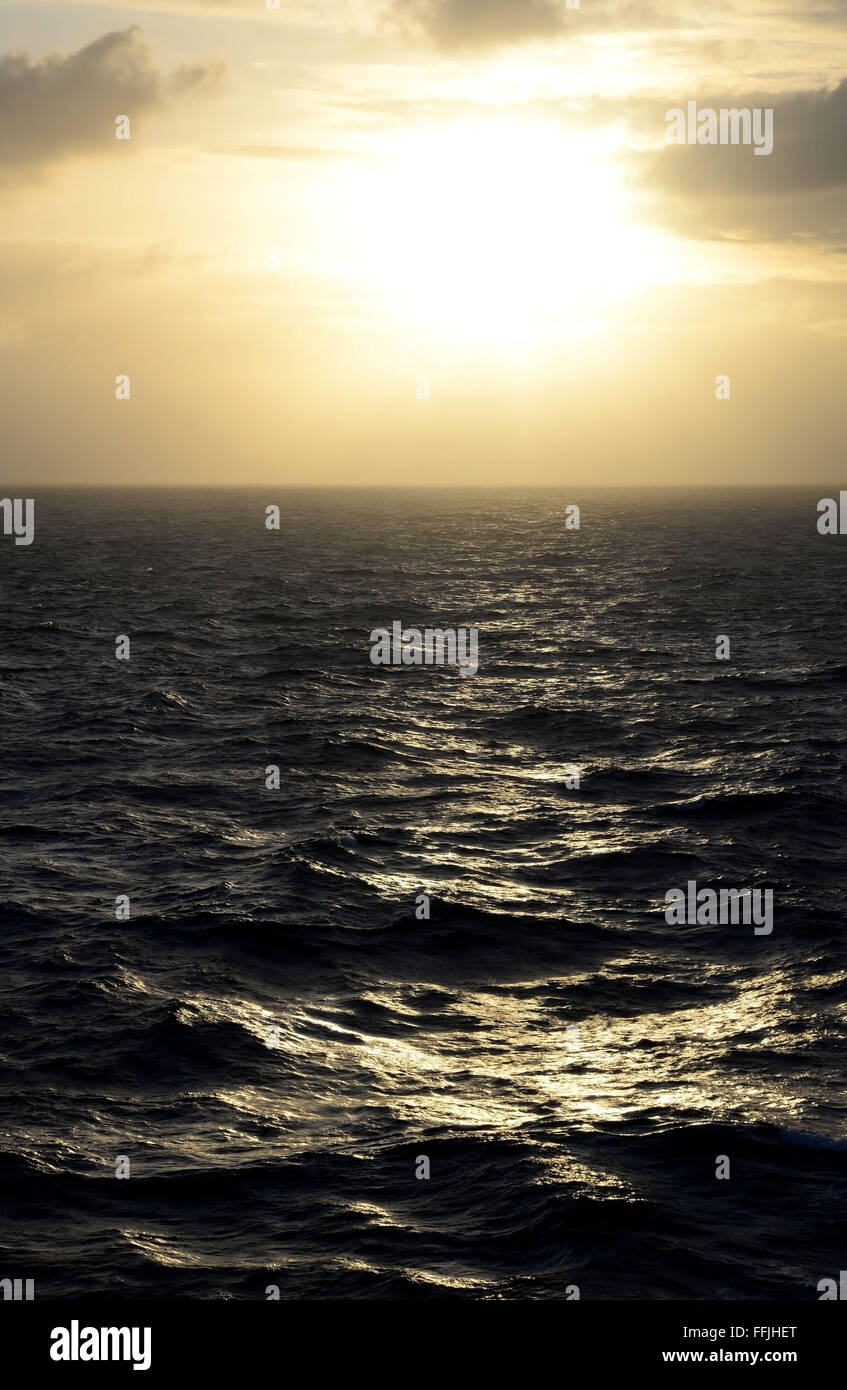 2000 ocean hi-res stock photography and images - Alamy