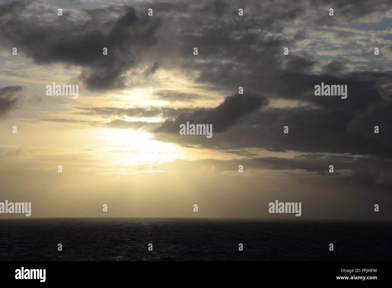 2000 ocean hi-res stock photography and images - Alamy