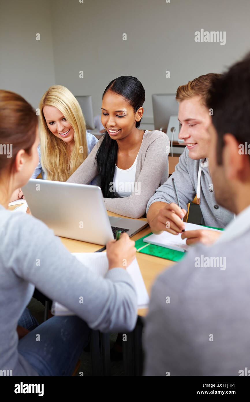 Student group hi-res stock photography and images - Alamy
