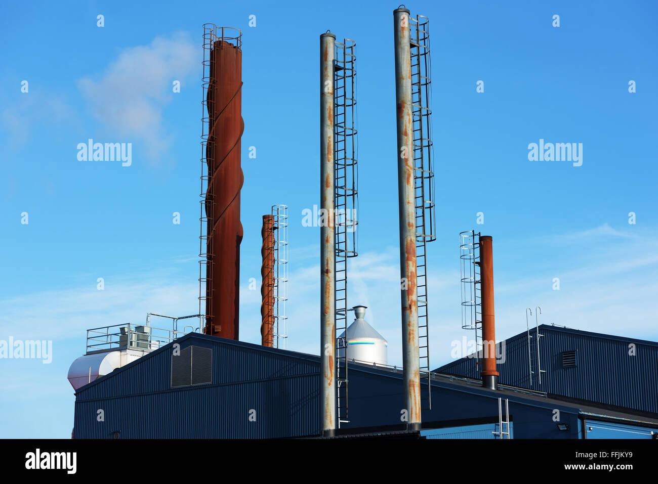 Chimney stack smoke blue sky hi-res stock photography and images - Alamy