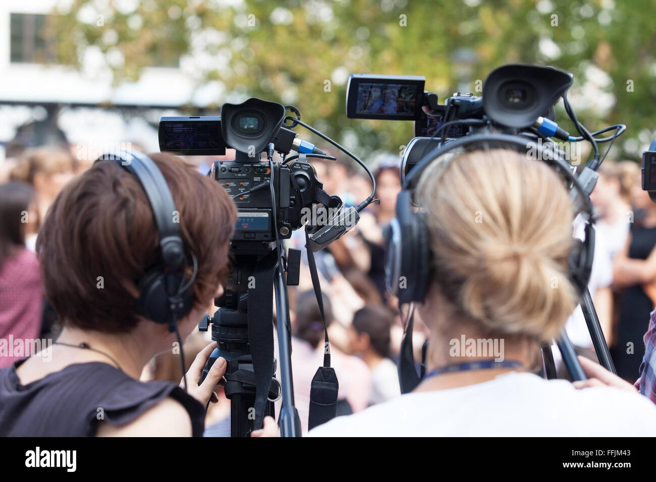 Camerawoman hi-res stock photography and images - Alamy