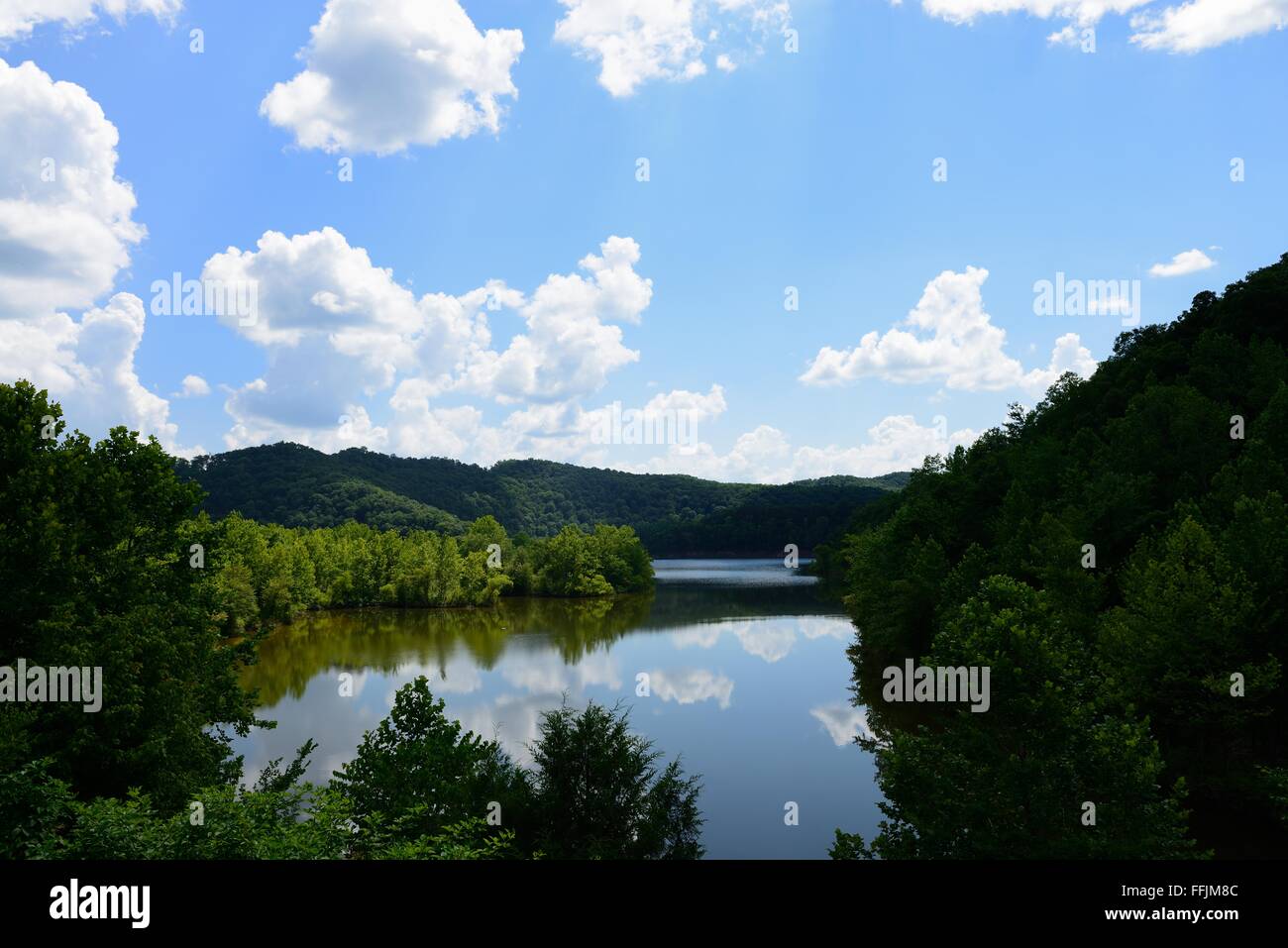 Kentucky landscape hills trees hi-res stock photography and images - Alamy