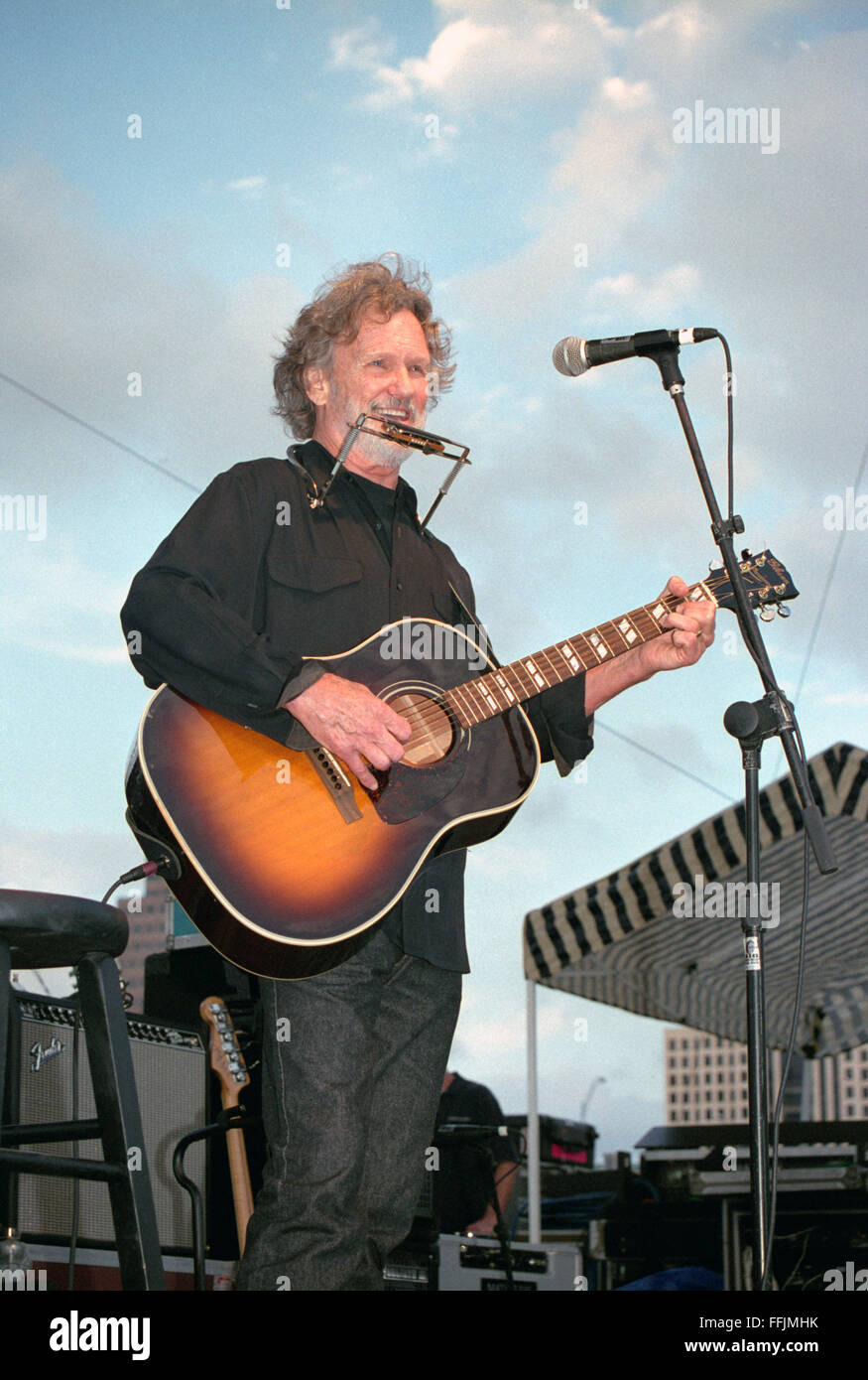 American singer songwriter and actor Kris Kristofferson performing at ...