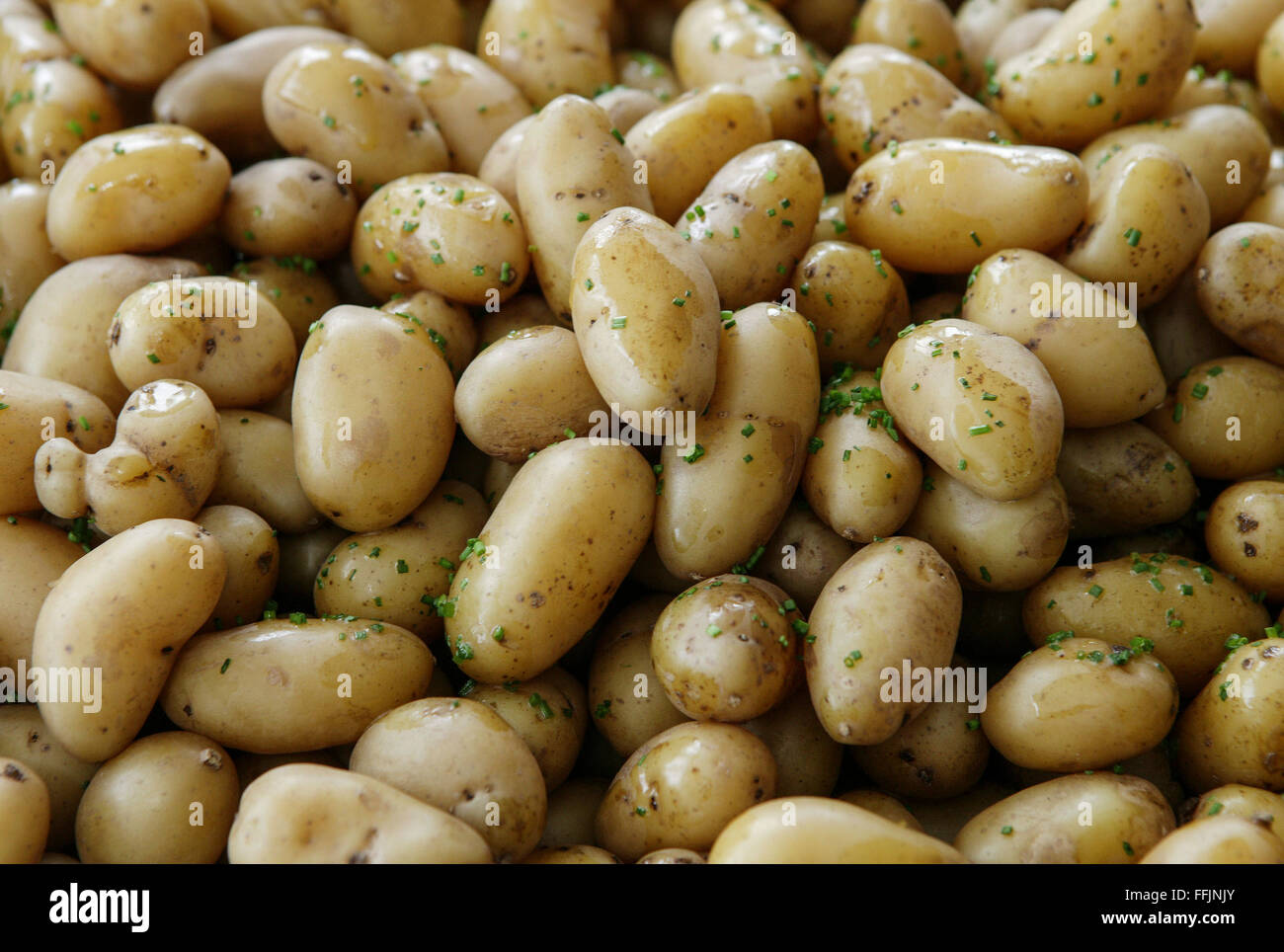 cooked new potatoes Stock Photo - Alamy