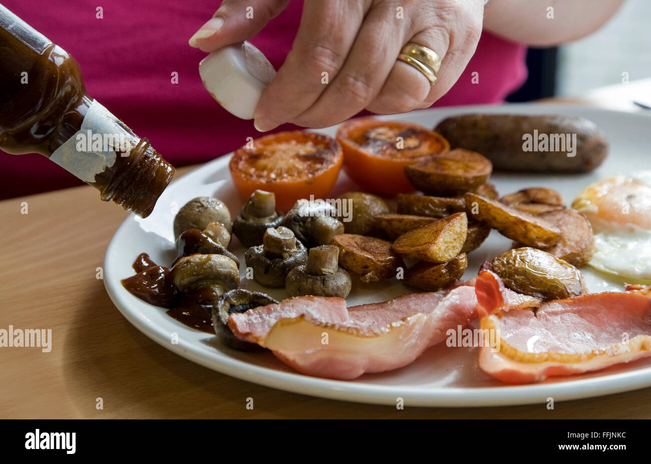 Brown Sauce On A Full English Breakfast Stock Photo 95683824 Alamy brown-sauce-on-a-full-english-breakfast-stock-photo-95683824-alamy