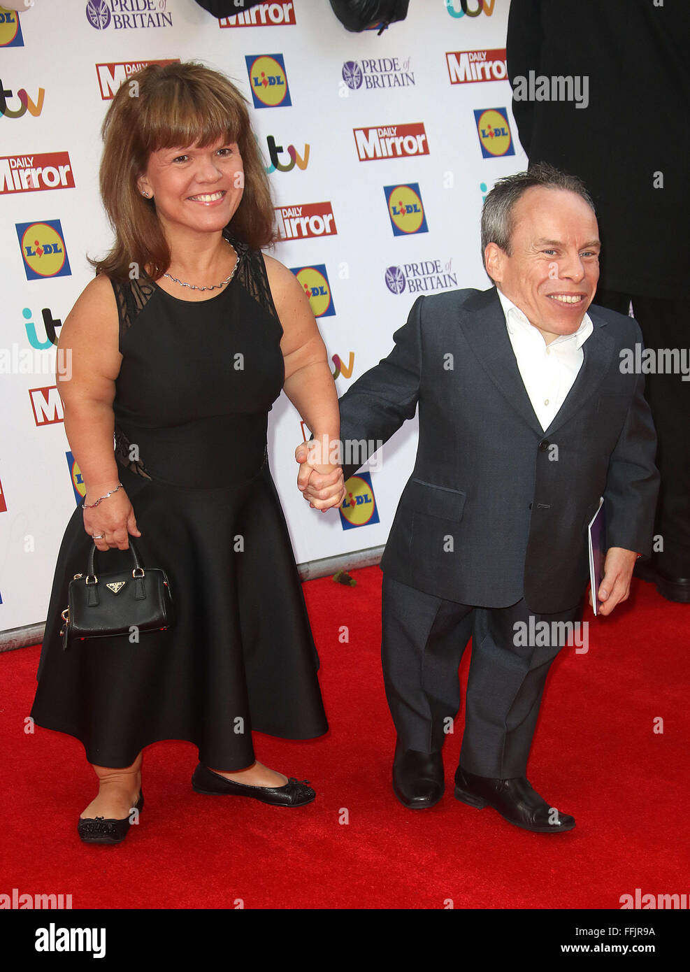 Warwick davis hi-res stock photography and images - Alamy