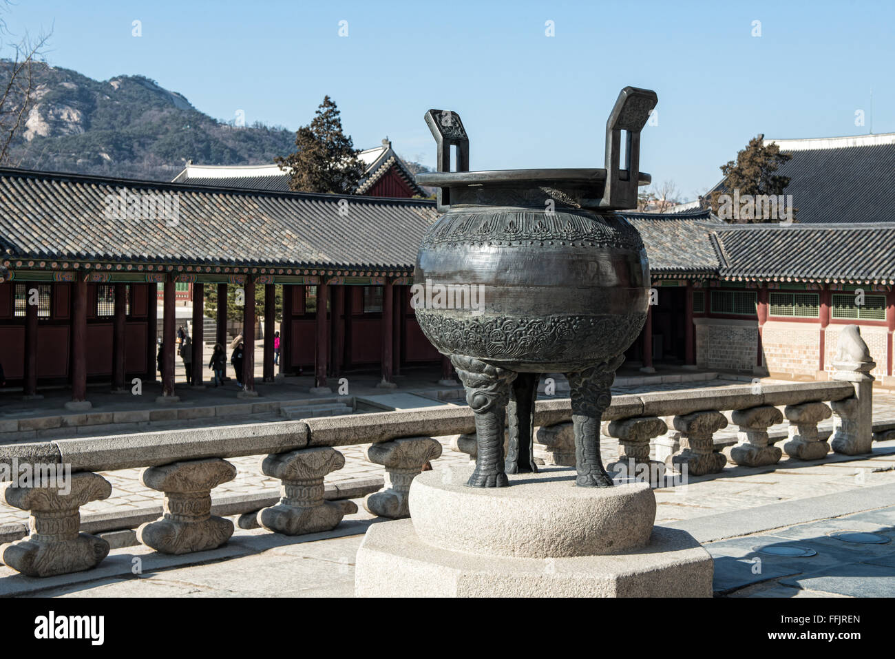 Large brazier in the Gyeongbokgung palace Stock Photo - Alamy