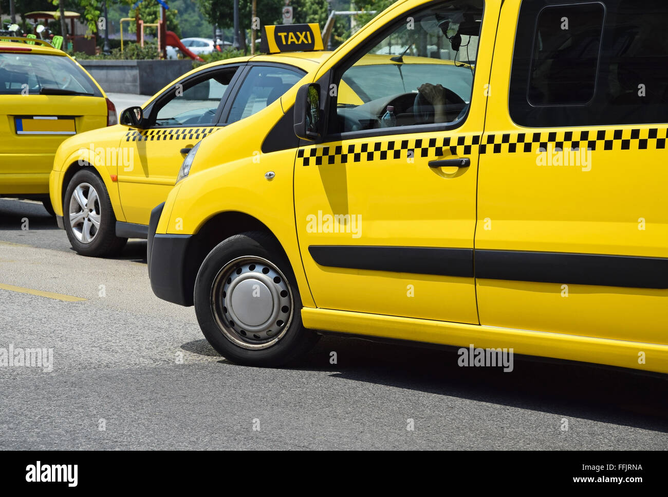 Rear view yellow taxi cab hi-res stock photography and images - Alamy