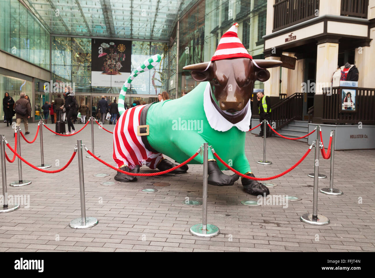 Bull statue Birmingham UK; The Bull statue decorated for Christmas ...