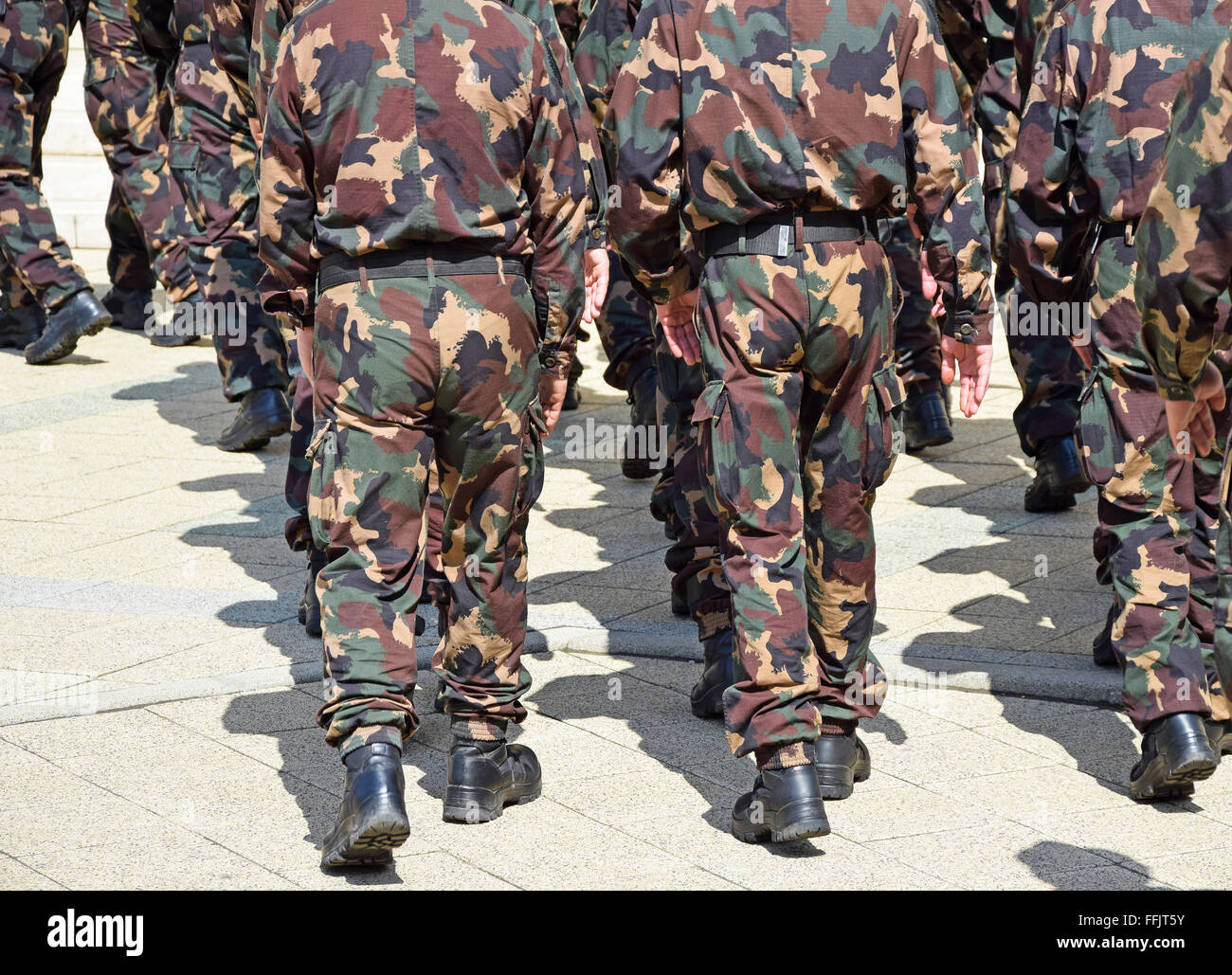 Marching soldiers in green uniform hi-res stock photography and images - Alamy