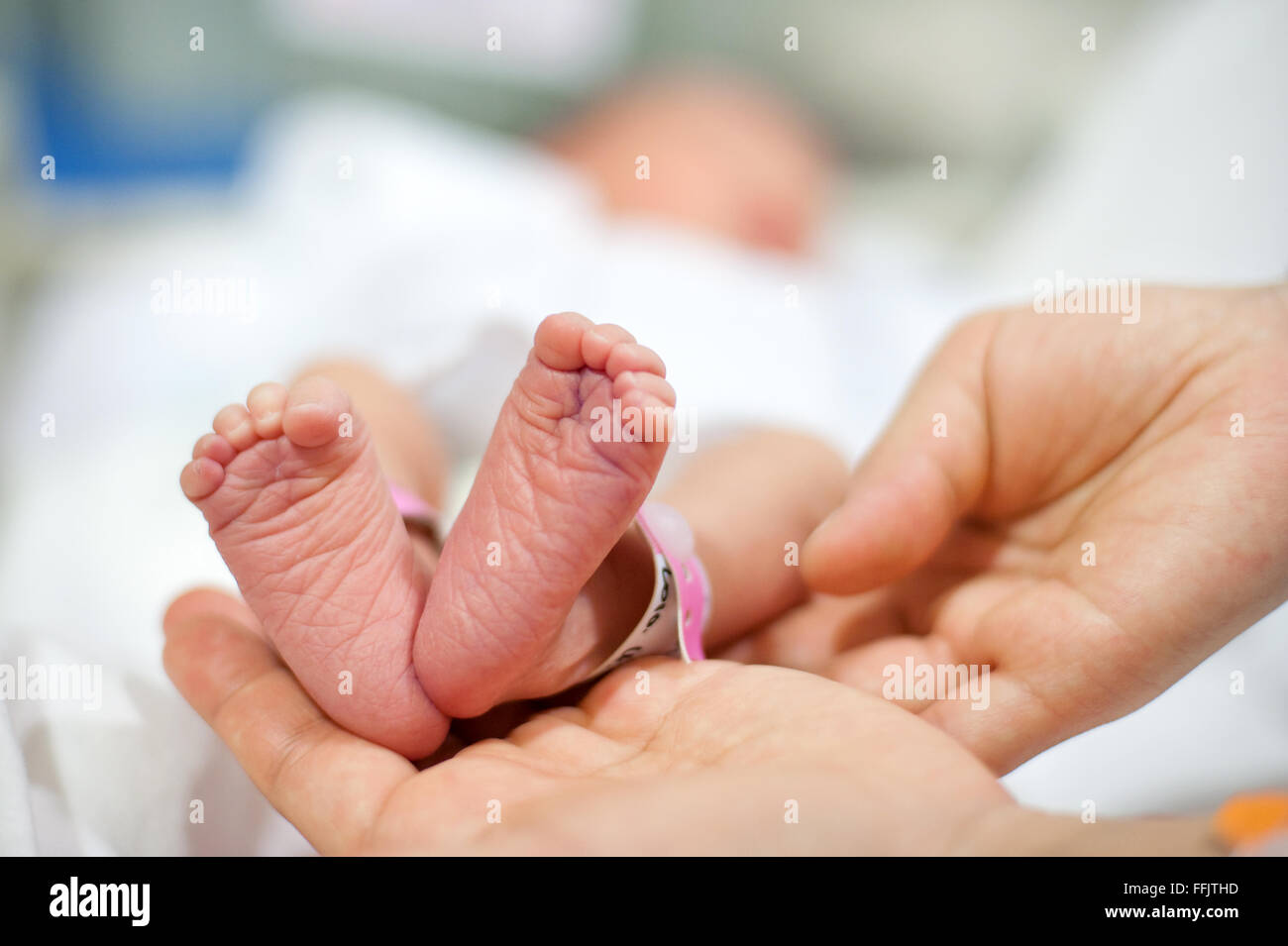 Obstetrics neonatal baby feet close-ups Stock Photo - Alamy