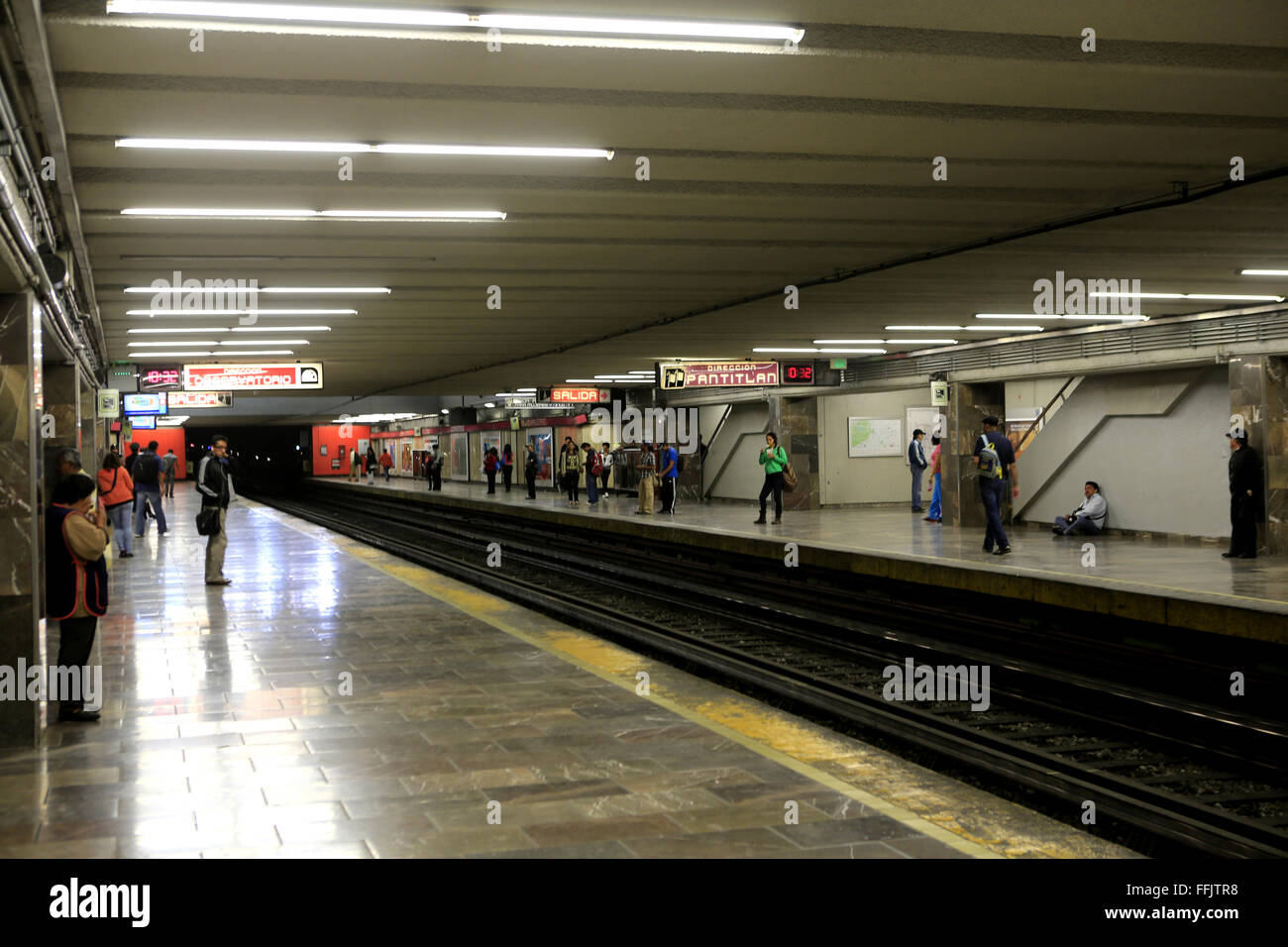 Mexico Subway Station Stock Photo - Alamy