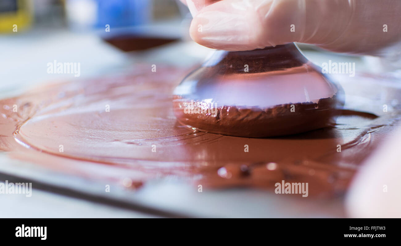 grinding paint pigments Stock Photo - Alamy